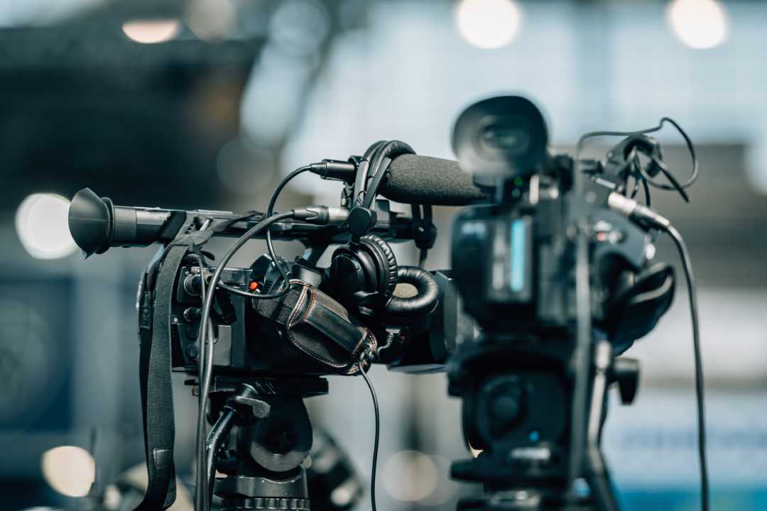 Live Streaming Filming Videos - Vivid Snaps